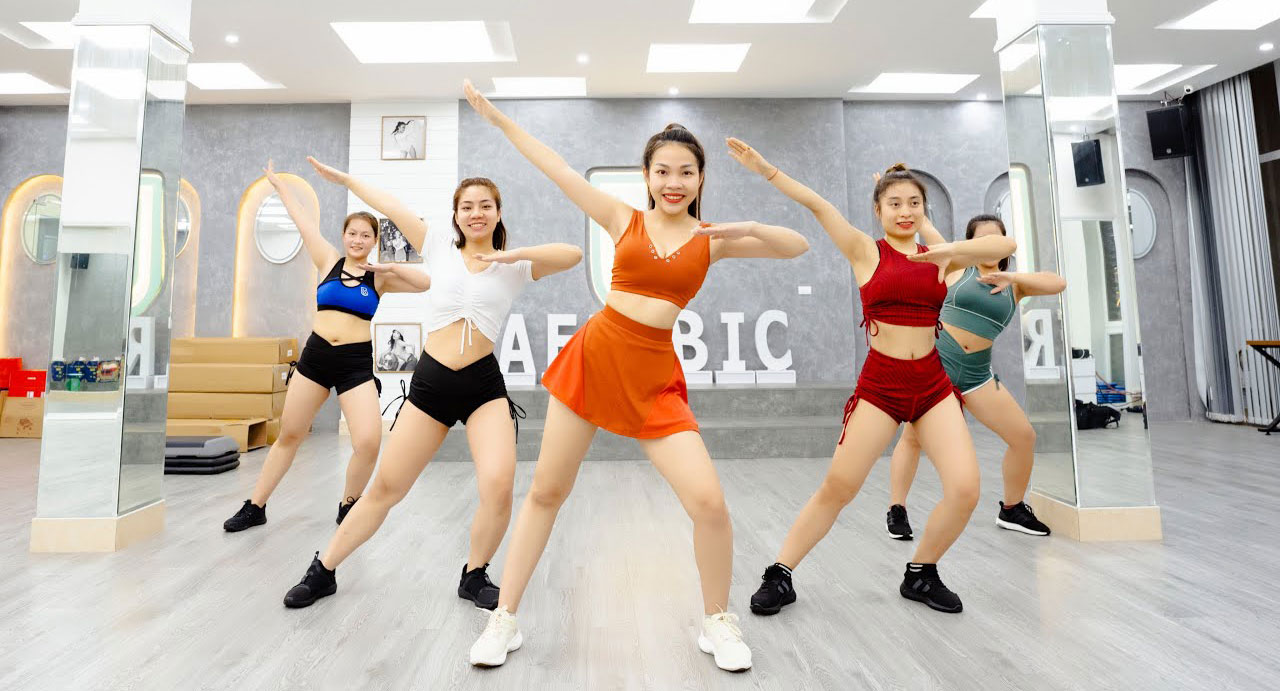 Bảo Ngọc aerobic giảm mỡ bụng tranh thủ 20 phút đốt mỡ trong 7 ngày