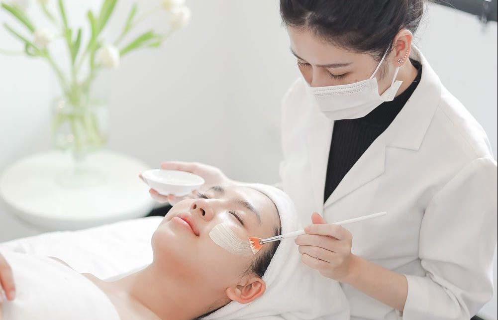 Peel da tại nhà hay Peel da tại spa sẽ tốt và hiệu quả hơn?